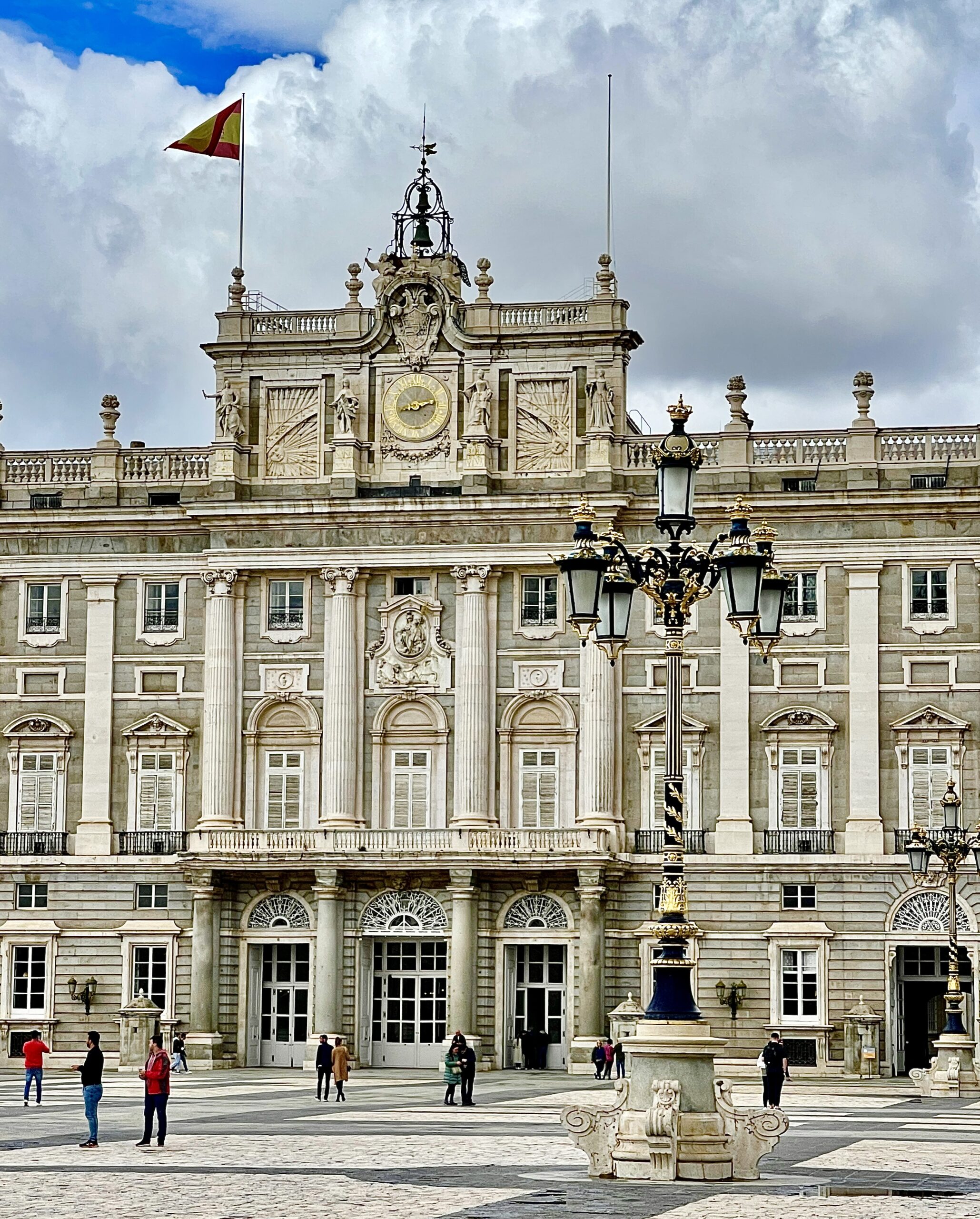 El palacio más grande de Europa - Lo Que Captura La Mirada